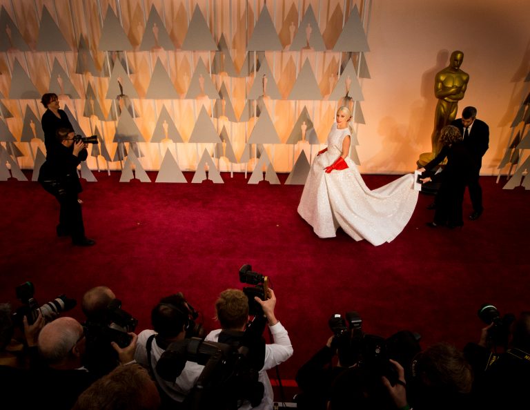 El protocolo que siguen los invitados a los Oscars - Revista Haper's ...