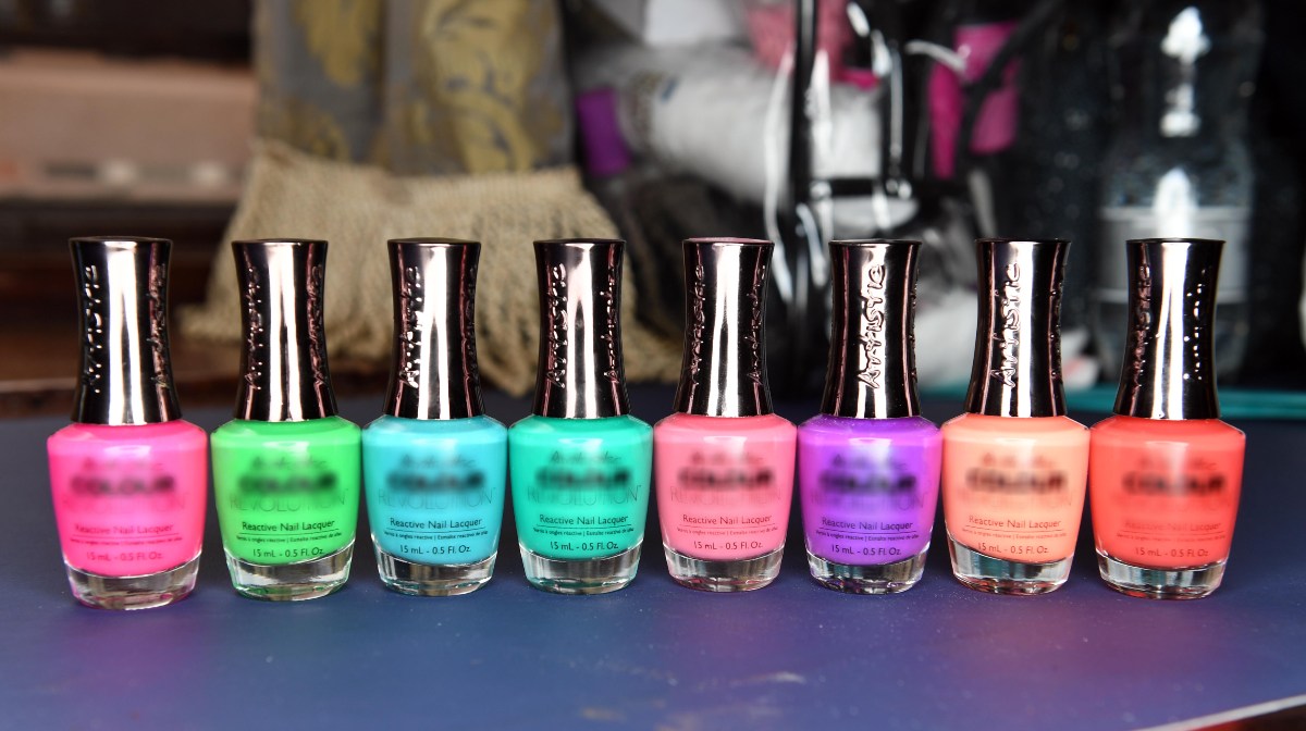 Guía para elegir el mejor modelo de uñas de colores en el verano