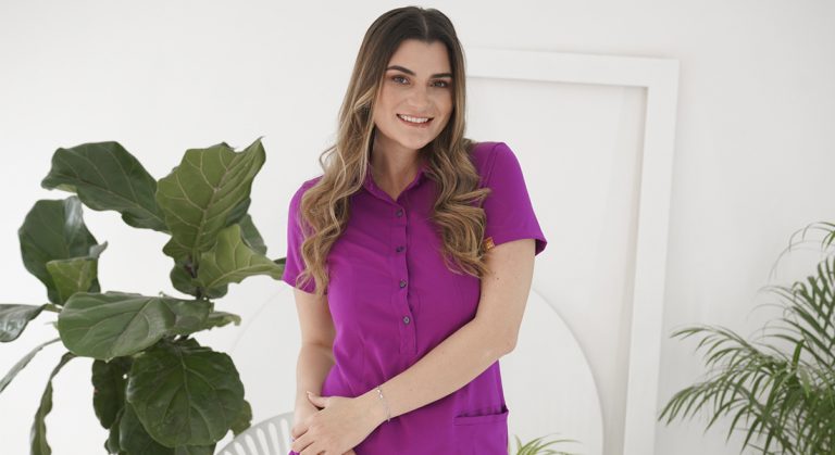 ¿Scrubs aburridos? 4 tendencias que te ayudarán a vestirlos con estilo ...